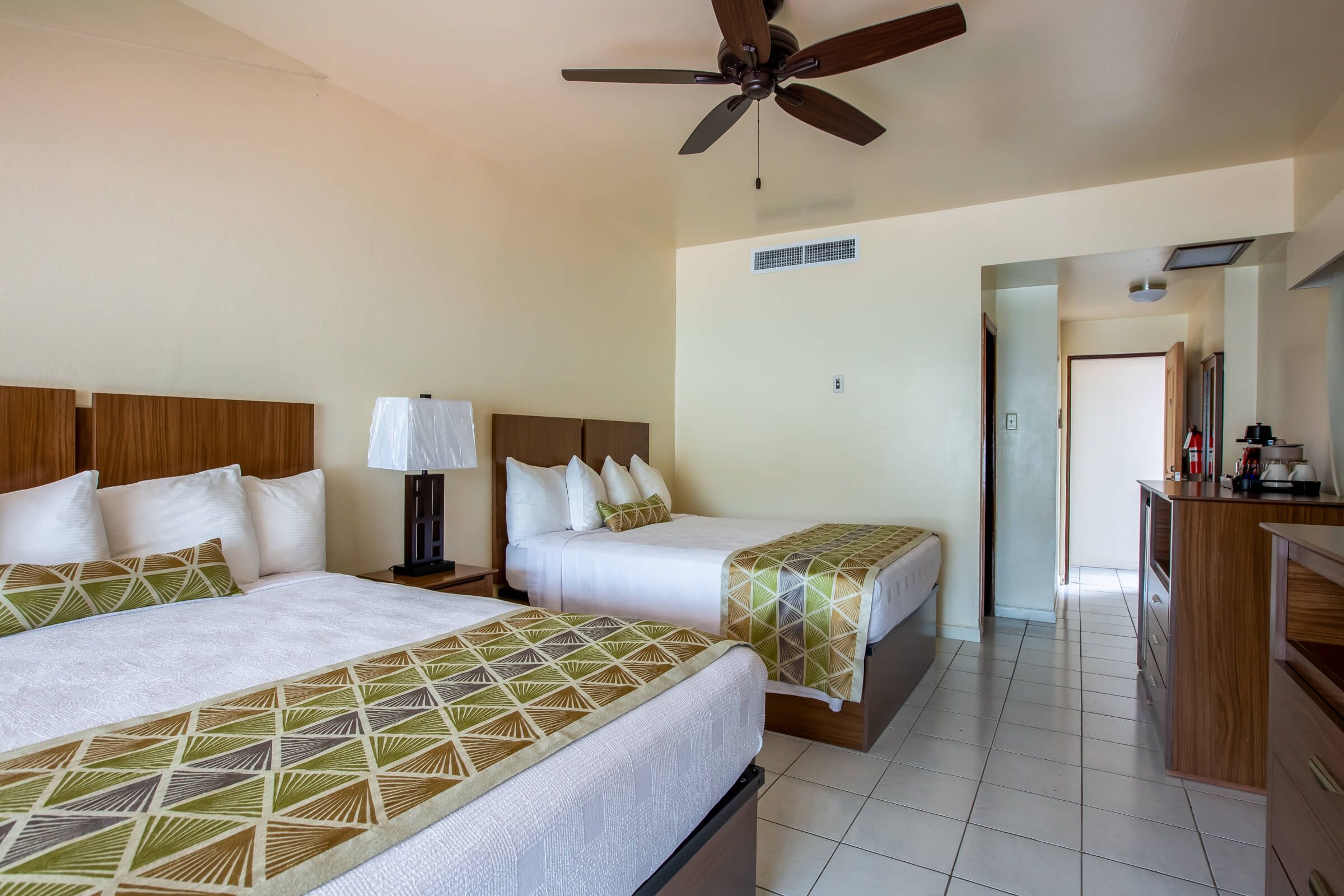 Waterfront Room – Village Cay Resort and Marina